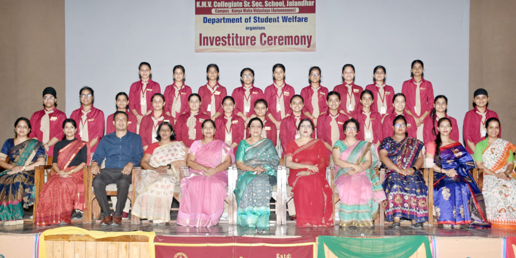 Kanya Maha Vidyalaya KMV Collegiate Sr. Sec. School organises Investiture Ceremony for Student ...